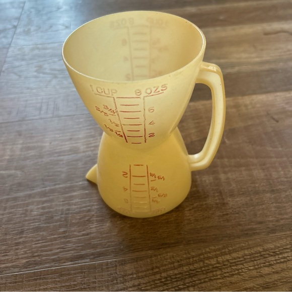 Tupperware | Kitchen | Vintage Tupperware Double Measuring Cup Or 8oz ...